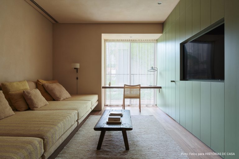 Decoração acolhedora em projeto de Isay Weinfeld | Histórias de Casa